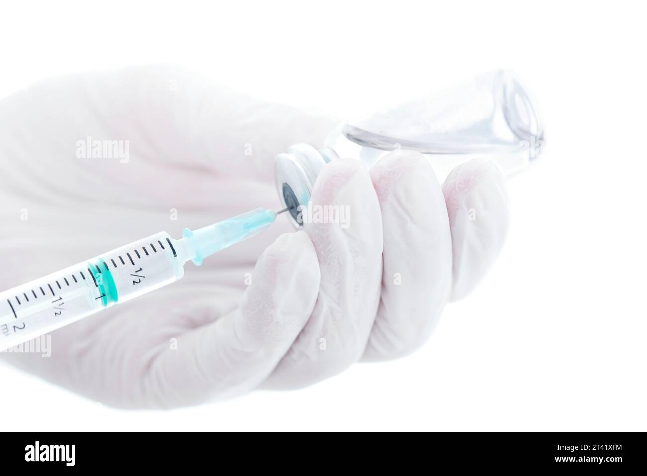 Doctor preparing syringe Stock Photo - Alamy