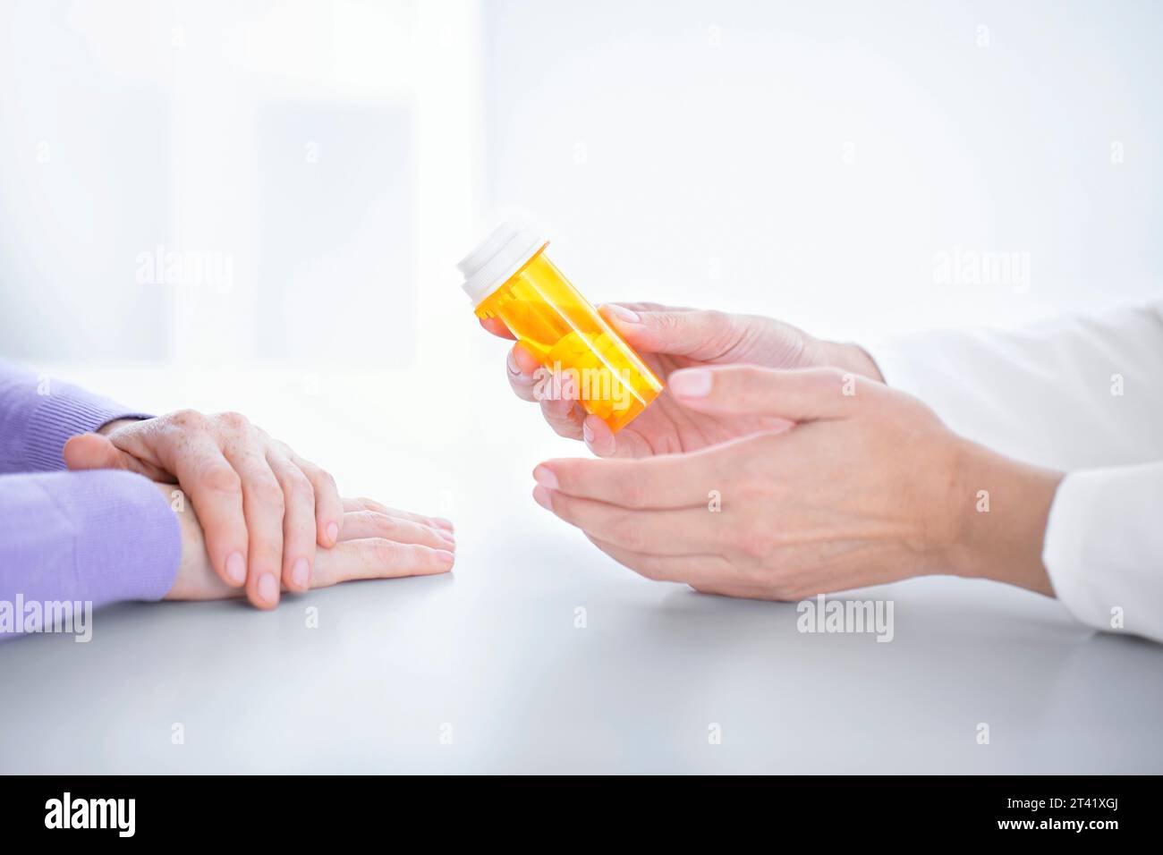 Doctor prescribing medicine woman hi-res stock photography and images ...