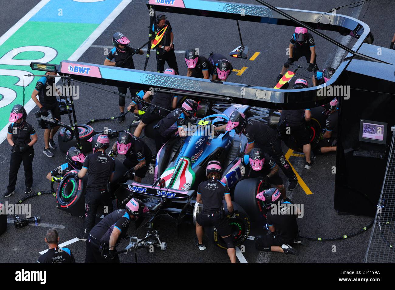 10 GASLY Pierre (fra), Alpine F1 Team A523, action pitstop during the ...