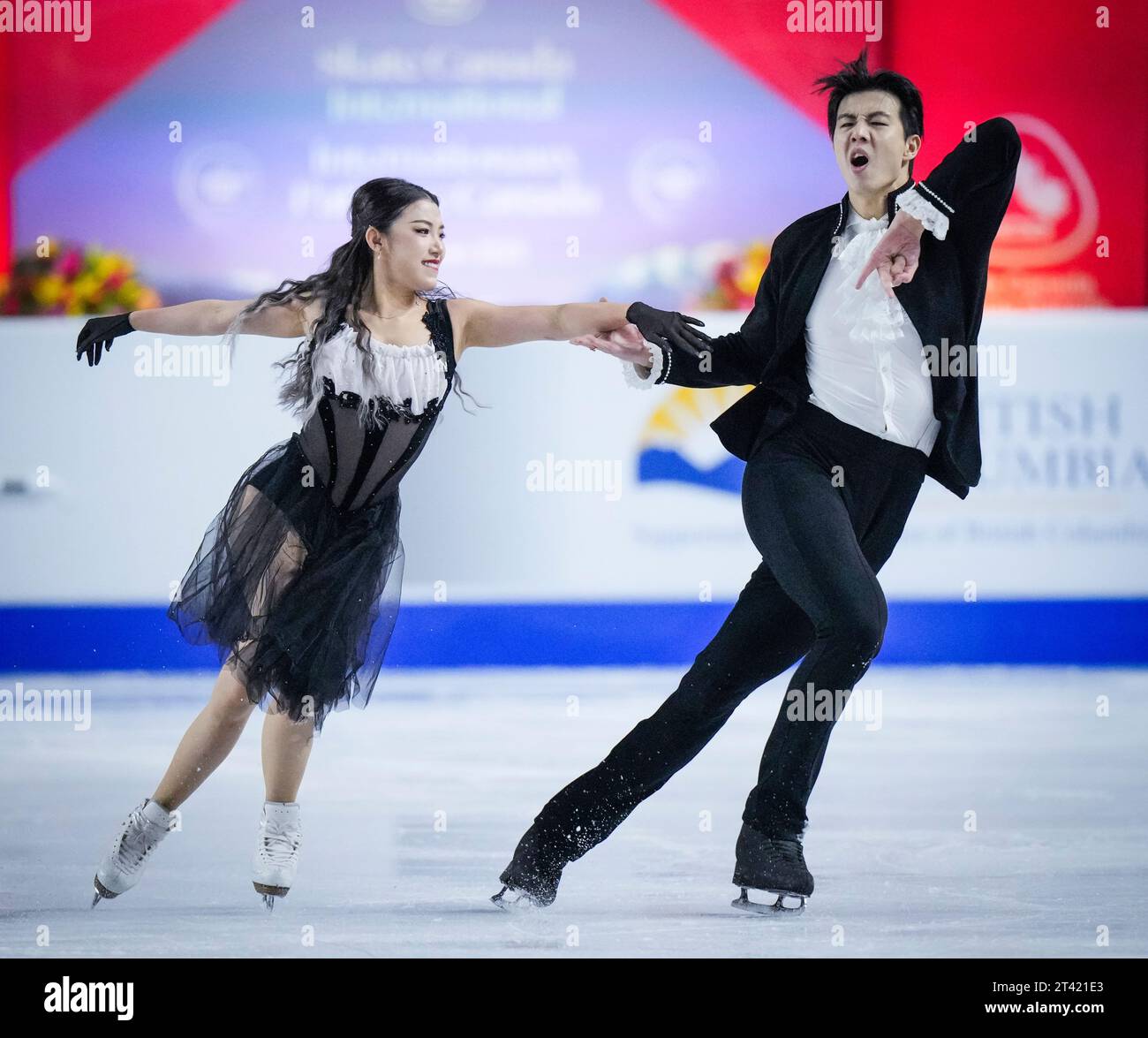 Vancouver, Canada. 27th Oct, 2023. Shiyue Wang and Xinyu Liu of China skate during the ice dance ...