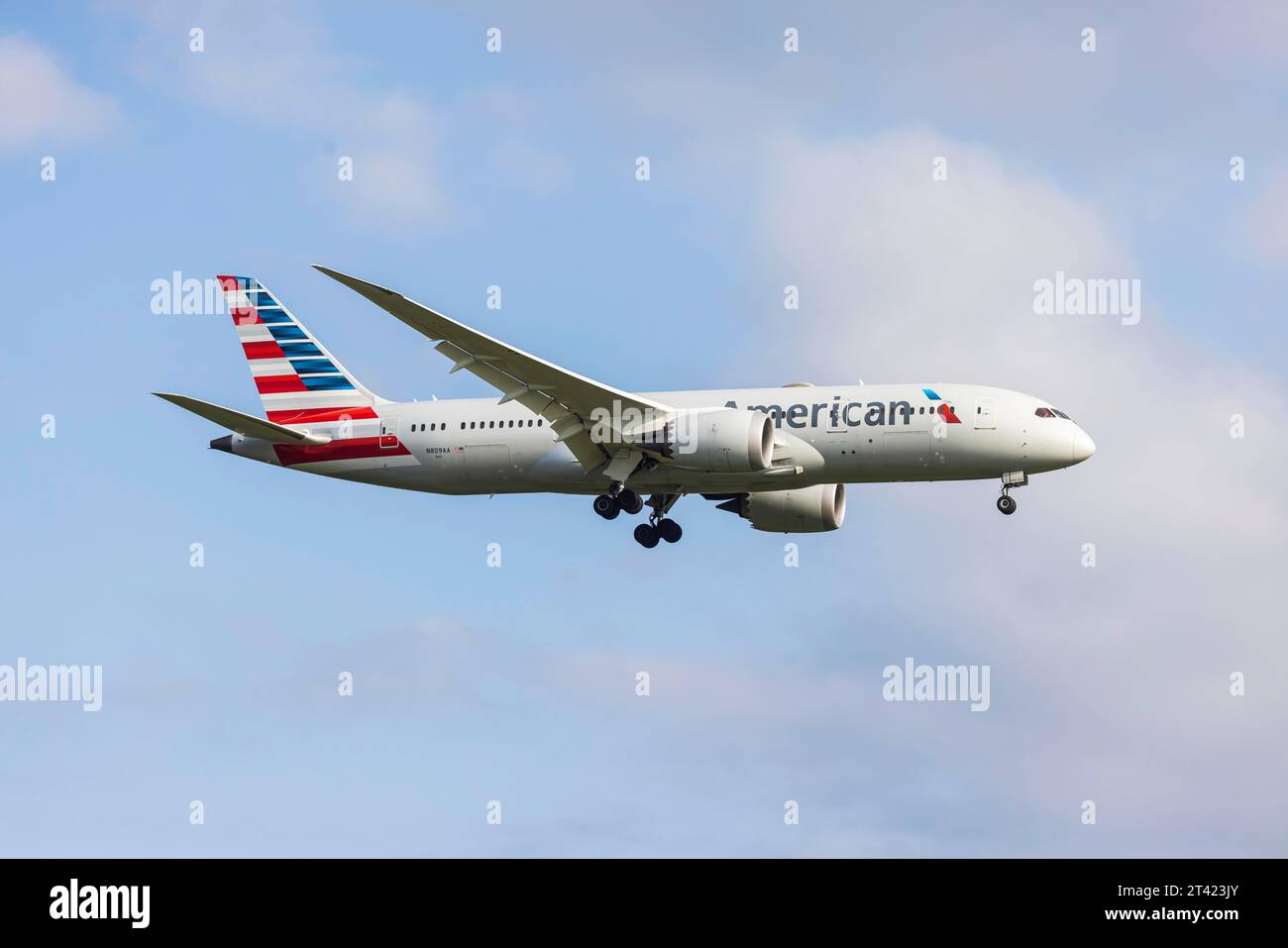 Aircraft on approach, N809AA, AMERICAN AIRLINES, BOEING 787-8 ...