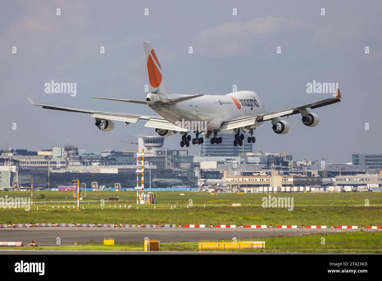 Cargo aircraft on approach, TF-AMC, MAGMA AVIATION, BOEING 747-400F ...