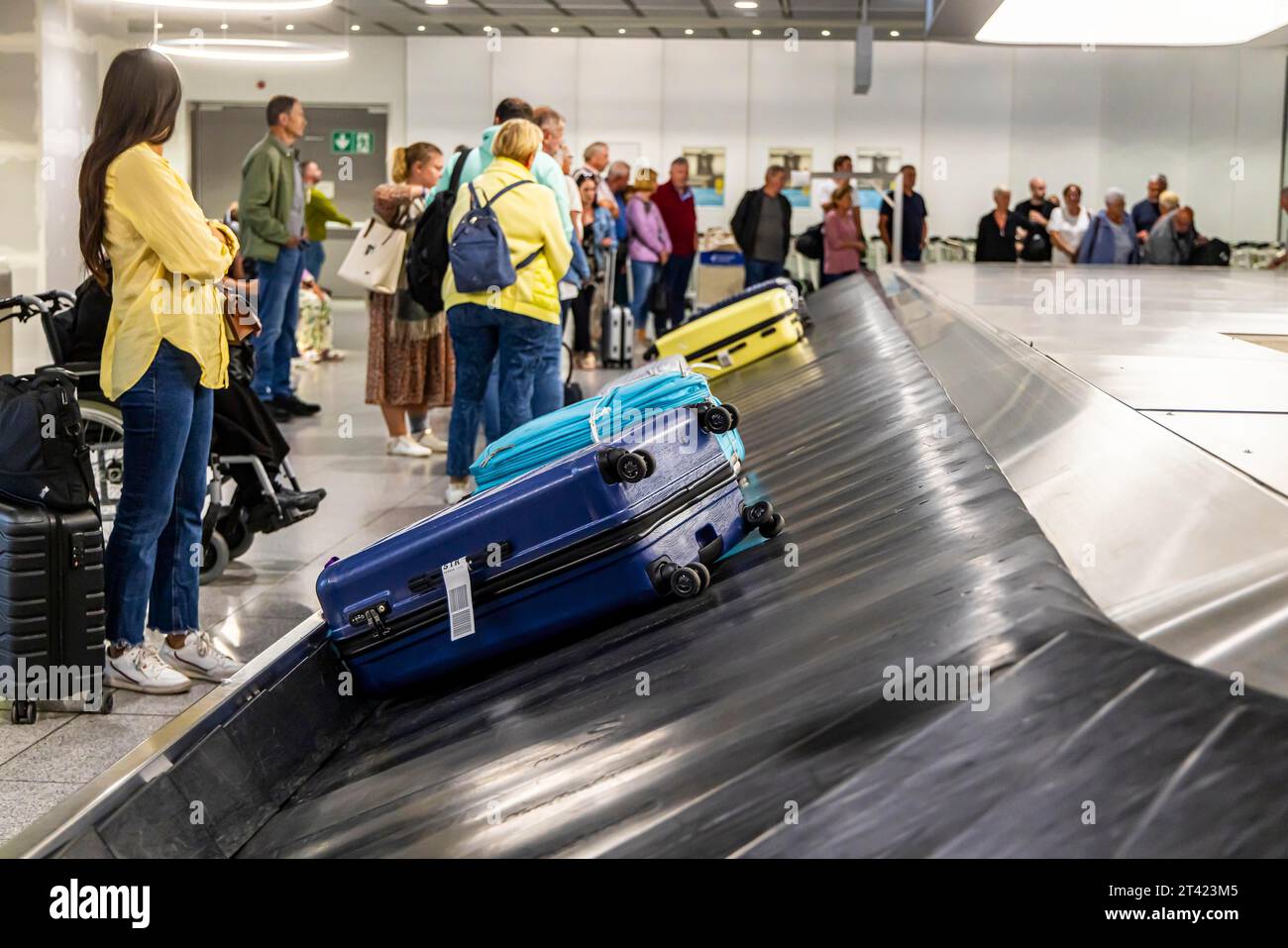 Baggage carousel at the airport, baggage claim, travellers waiting for ...
