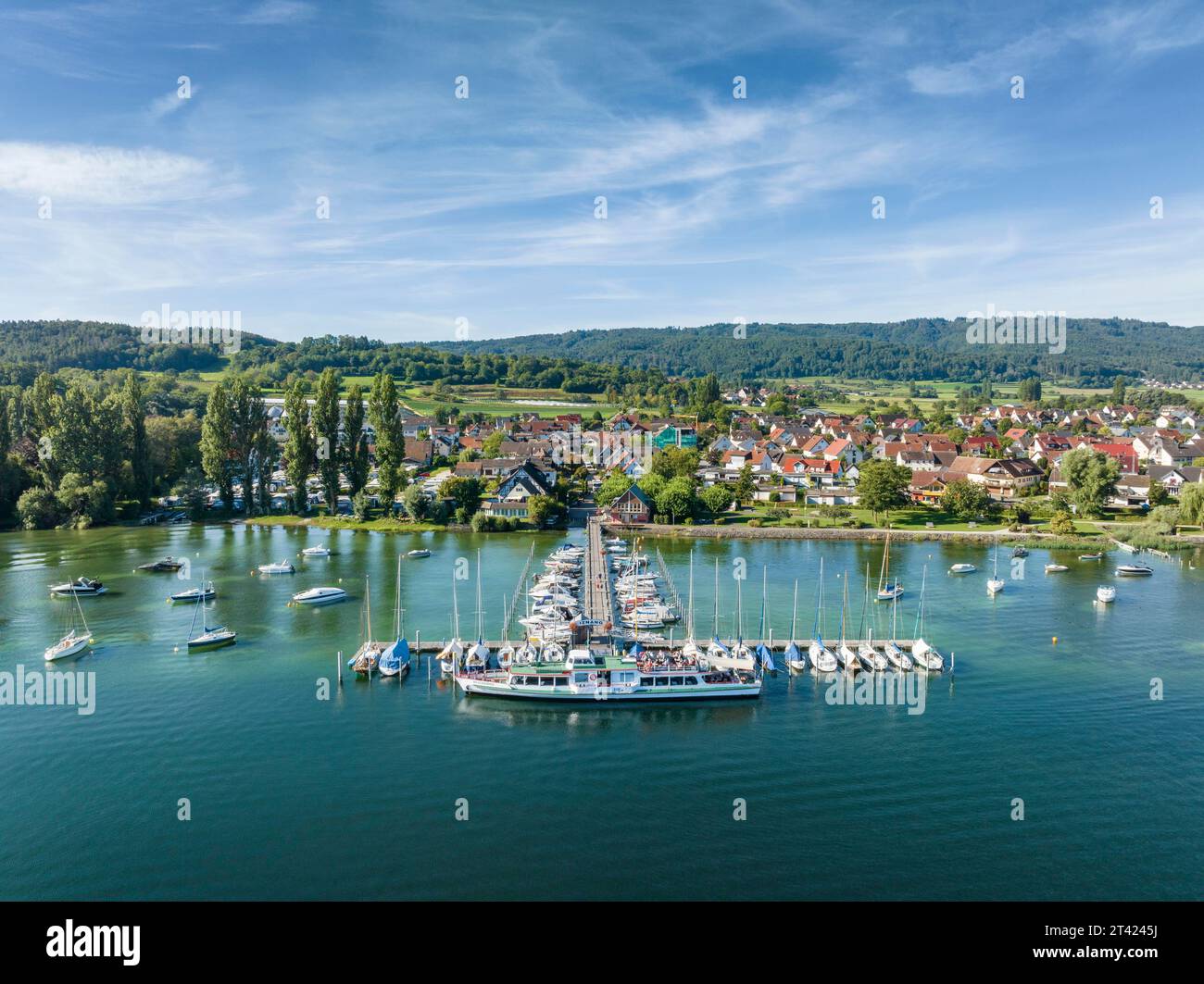 Aerial view of the jetty and marina of the Lake Constance municipality ...