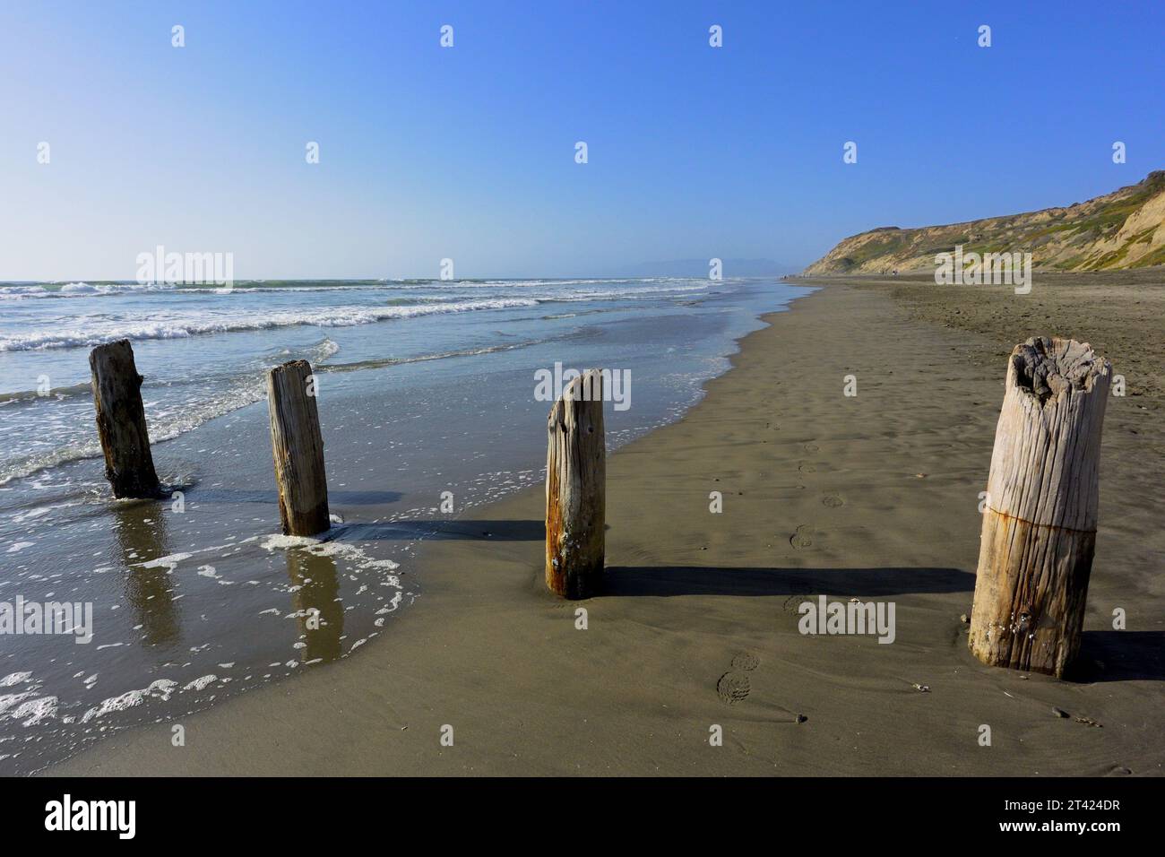 The scenic beach of Fort Funston on Skyline Blvd, San Francisco CA ...