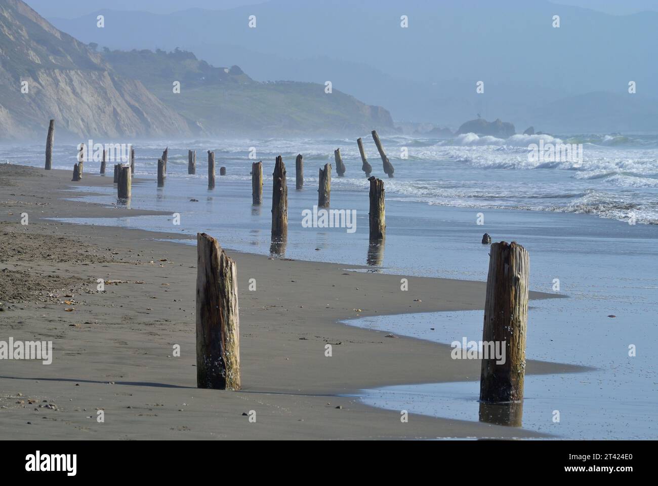 The scenic beach of Fort Funston on Skyline Blvd, San Francisco CA ...