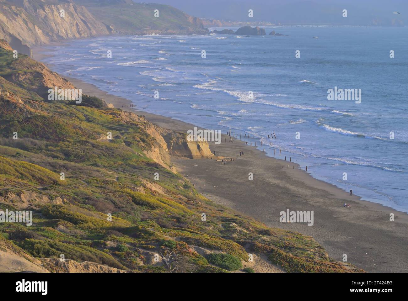 The scenic beach of Fort Funston on Skyline Blvd, San Francisco CA ...