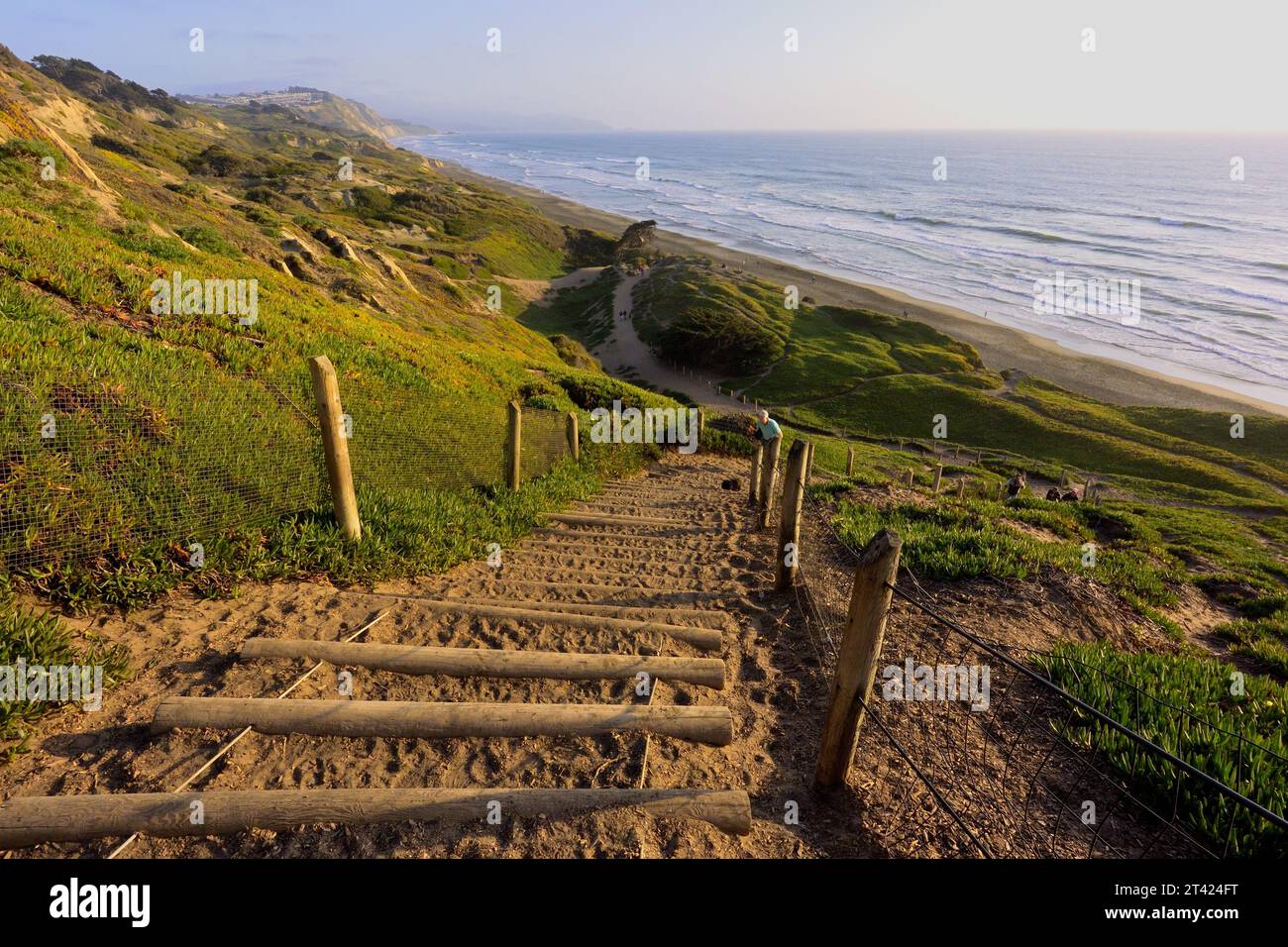 The scenic beach of Fort Funston on Skyline Blvd, San Francisco CA ...