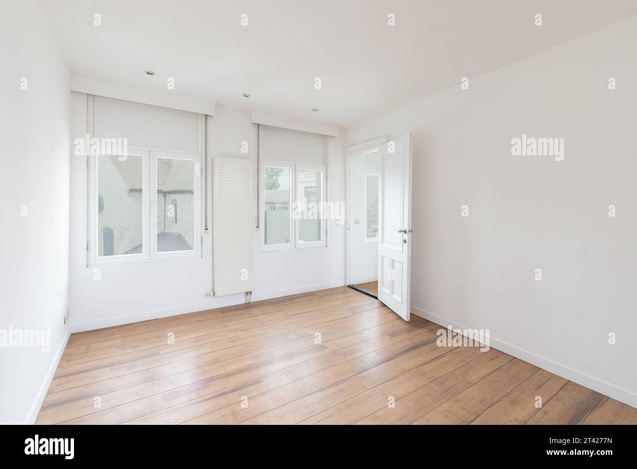 Simple white walls interior hi-res stock photography and images - Alamy