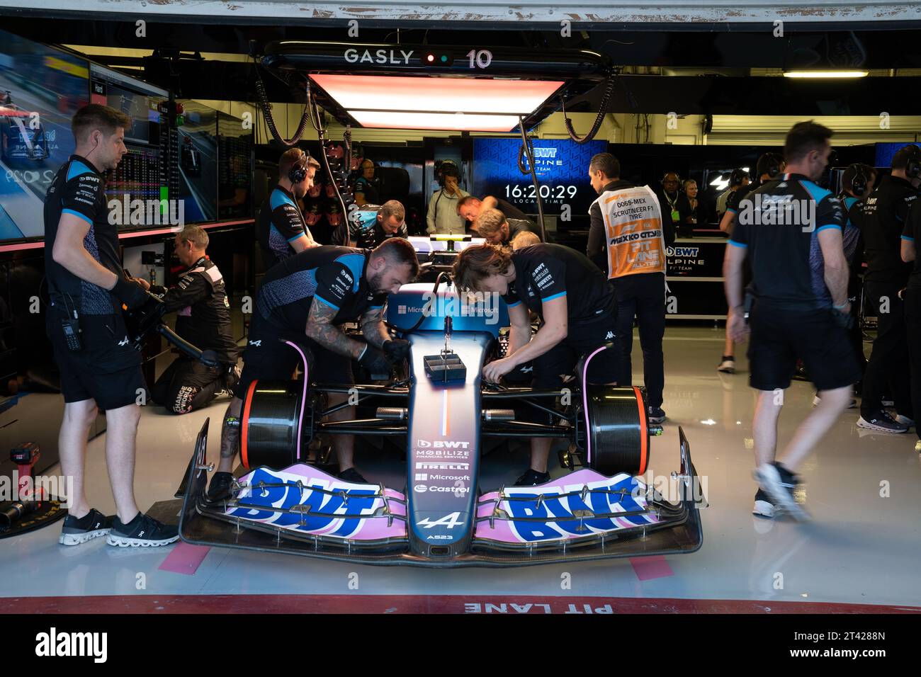 Mexico City Grand Prix, Mexico. 27th Oct, 2023. the Alpine team work on ...