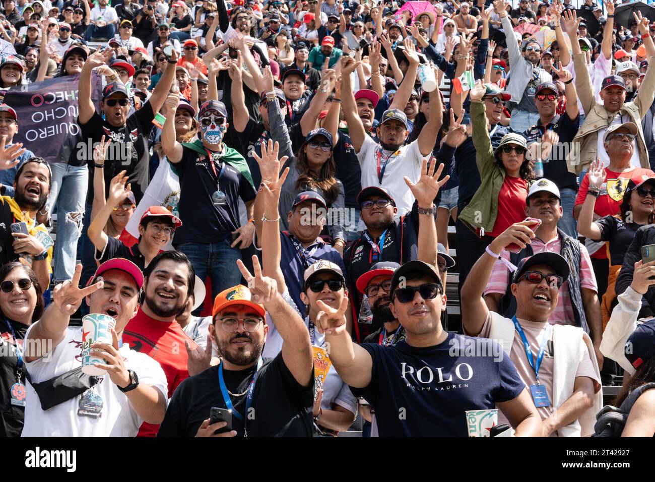 Mexico City Grand Prix, Mexico. 27th Oct, 2023. the crowd poses for the ...