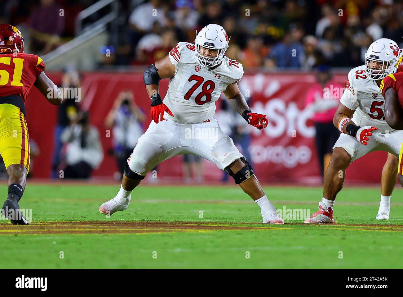 LOS ANGELES, CA - OCTOBER 21: Utah Utes offensive lineman Sataoa Laumea ...