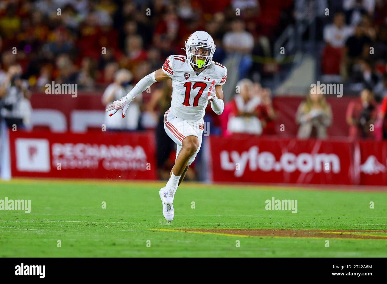 LOS ANGELES, CA - OCTOBER 21: Utah Utes cornerback Smith Snowden (17 ...