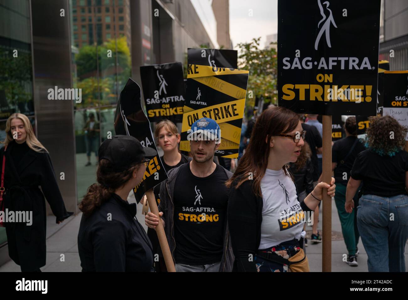 New York, USA. 27th Oct, 2023. Actor Daniel Radcliffe joins fellow ...