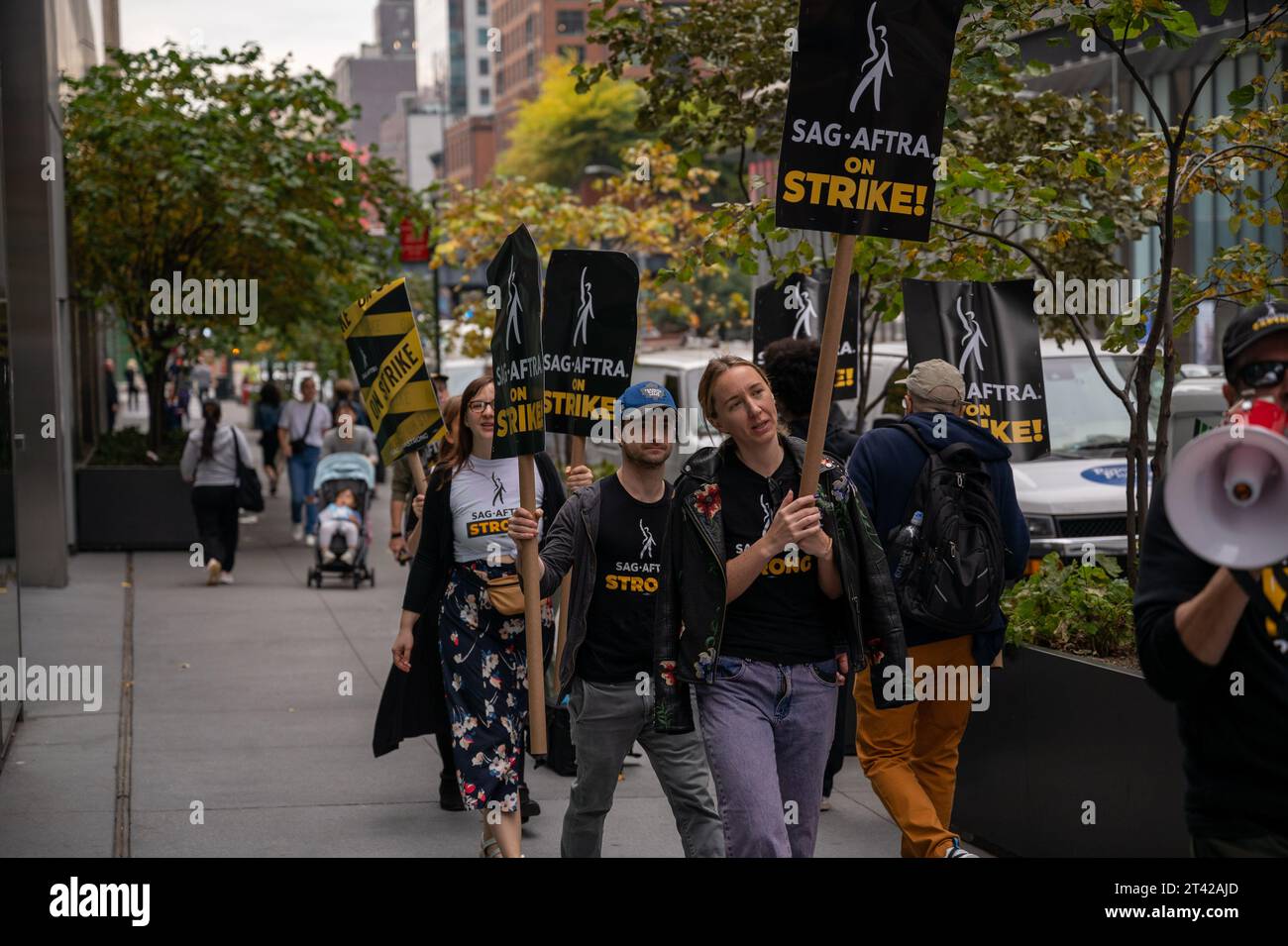 New York, USA. 27th Oct, 2023. Actor Daniel Radcliffe joins fellow ...