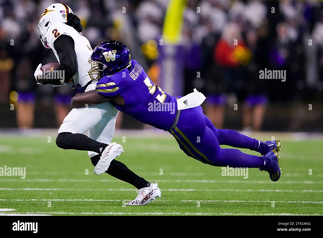 Washington linebacker Edefuan Ulofoshio (5) tackles Arizona State wide ...