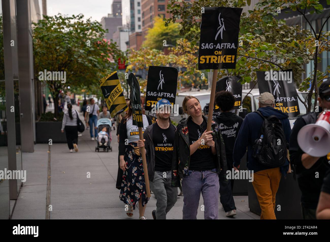 New York, USA. 27th Oct, 2023. Actor Daniel Radcliffe joins fellow ...