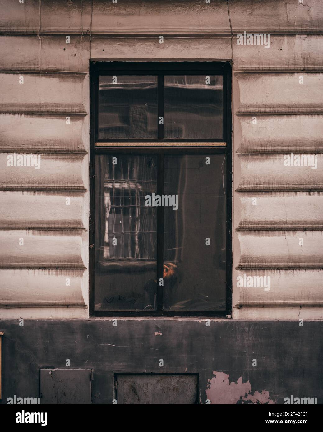 A broken window in Hawaii is seen on the side of a building Stock Photo ...