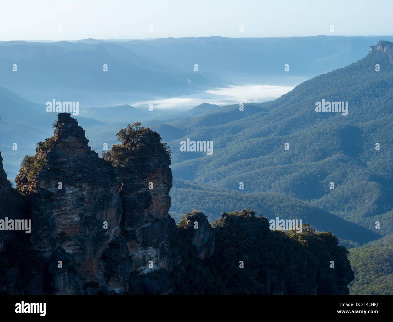 The stunning scenery of the Three Sisters rock formations at the Blue ...