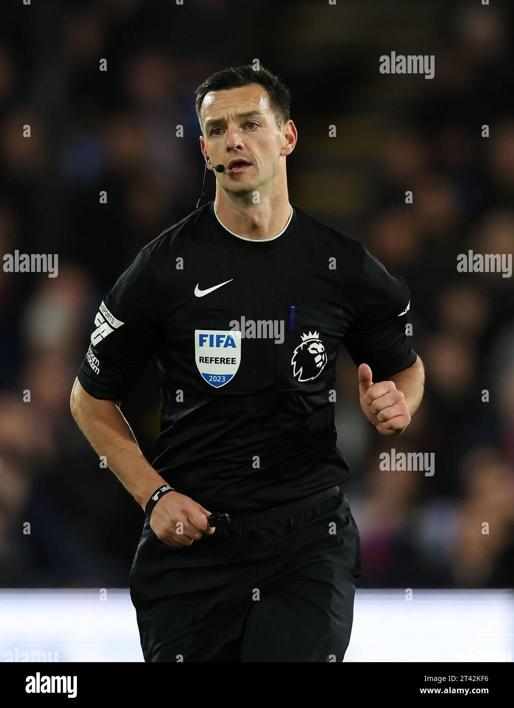 Referee andy madley hi-res stock photography and images - Alamy