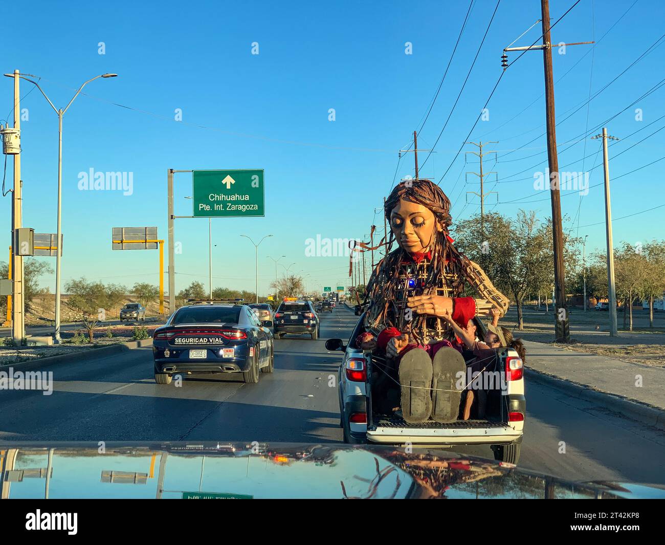 Ciudad Juarez, Chihuahua, Mexico. 26th Oct, 2023. Little Amal, the 12 ...