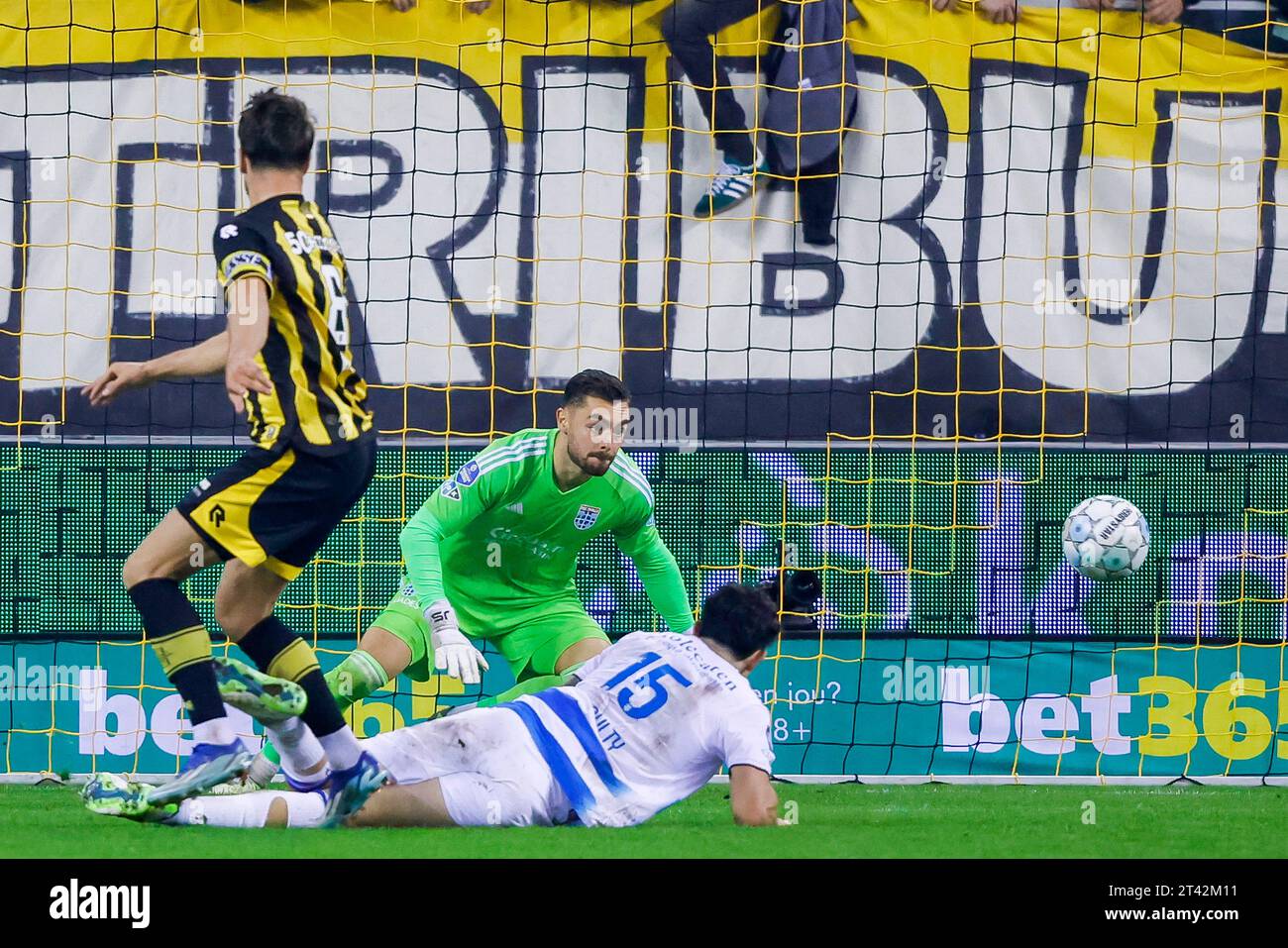 ARNHEM, NETHERLANDS - OCTOBER 27: Jasper Schendelaar (PEC Zwolle ...