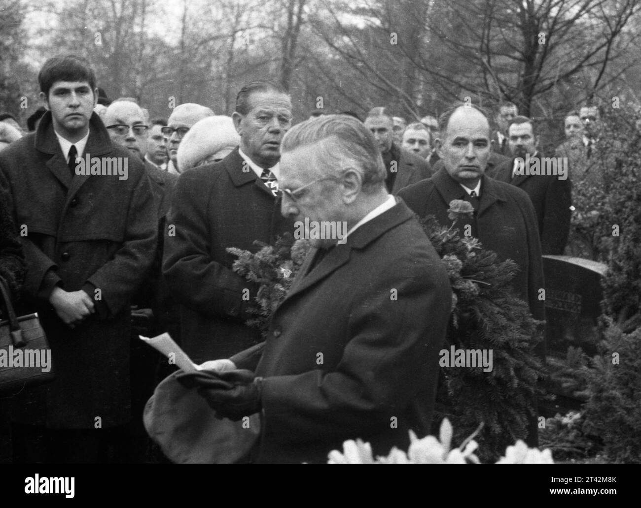 RECORD DATE NOT STATED SS-General Heinz Lammerding Jan. 1971 beerdigt ...