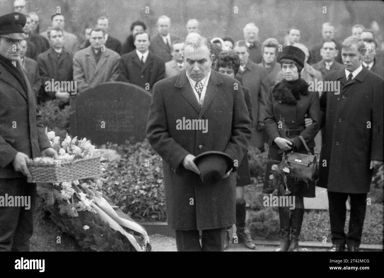 Ss treffen Black and White Stock Photos & Images - Alamy