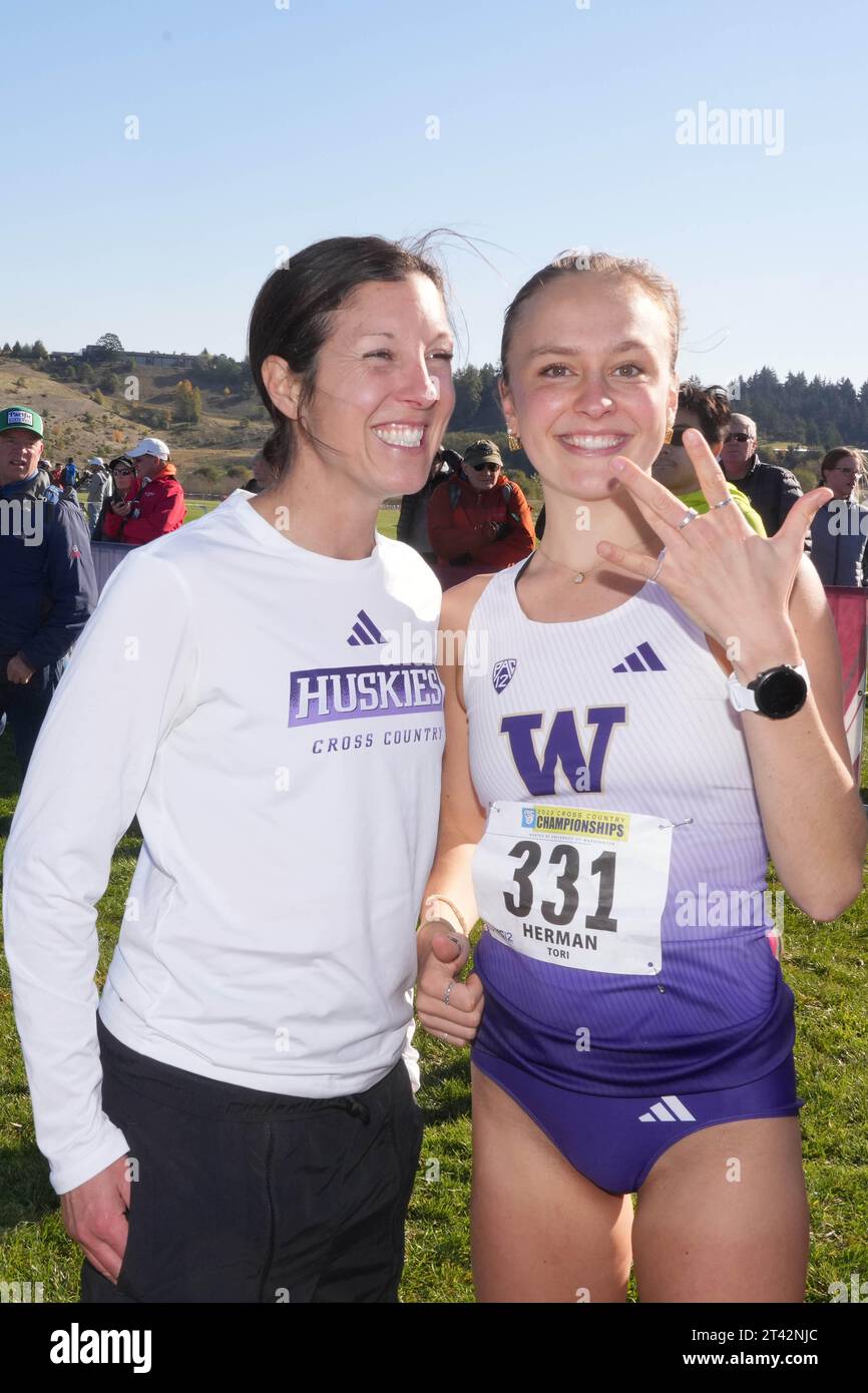 Washington coach Maurica Powell (left) and Tori Herman pose after the ...