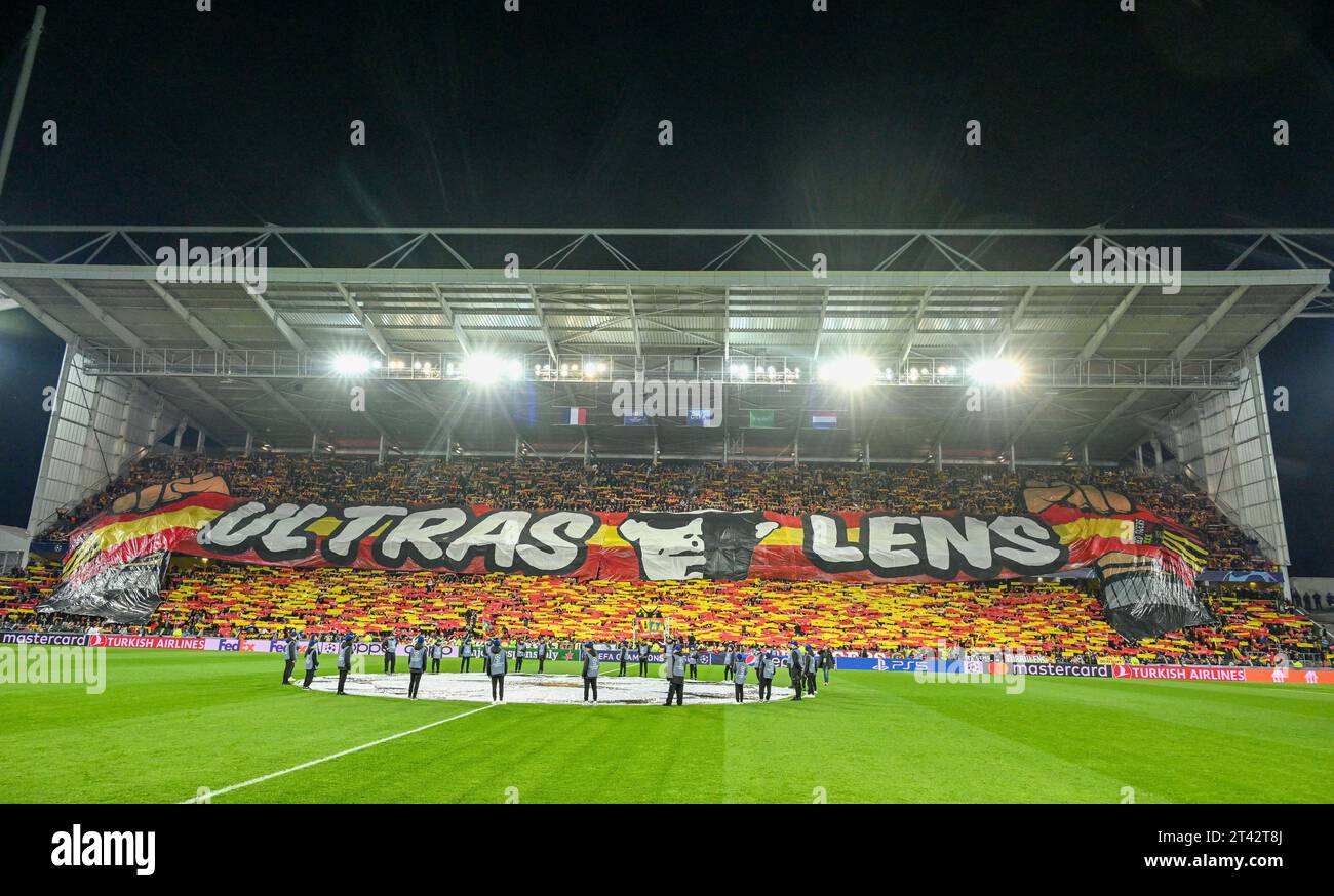 Lens, France. 24th Oct, 2023. fans and supporters of Lens showing their ...