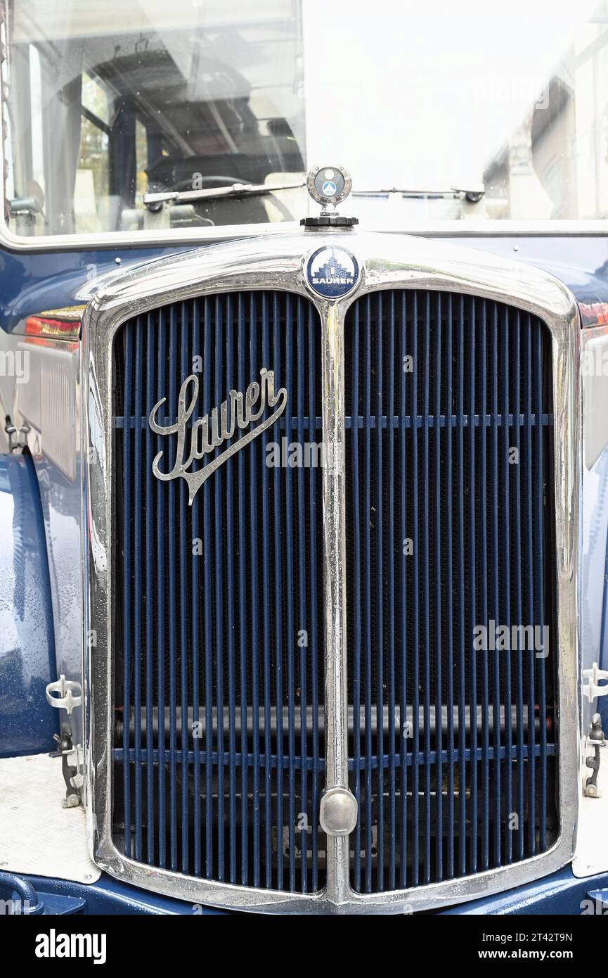 Cologne, Germany. 27th Oct, 2023. A vintage bus from the 1930s of the ...