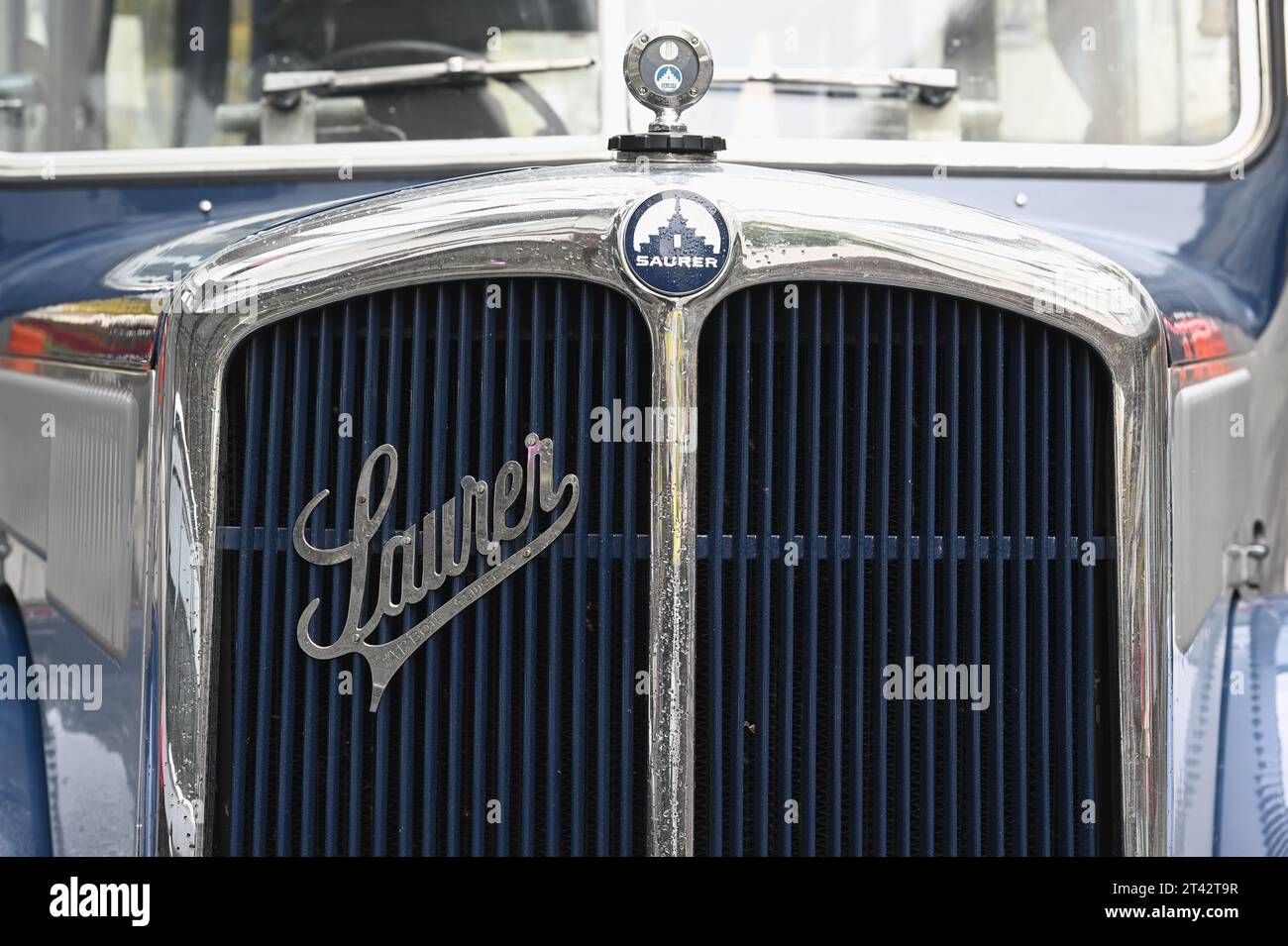 Cologne, Germany. 27th Oct, 2023. A vintage bus from the 1930s of the ...
