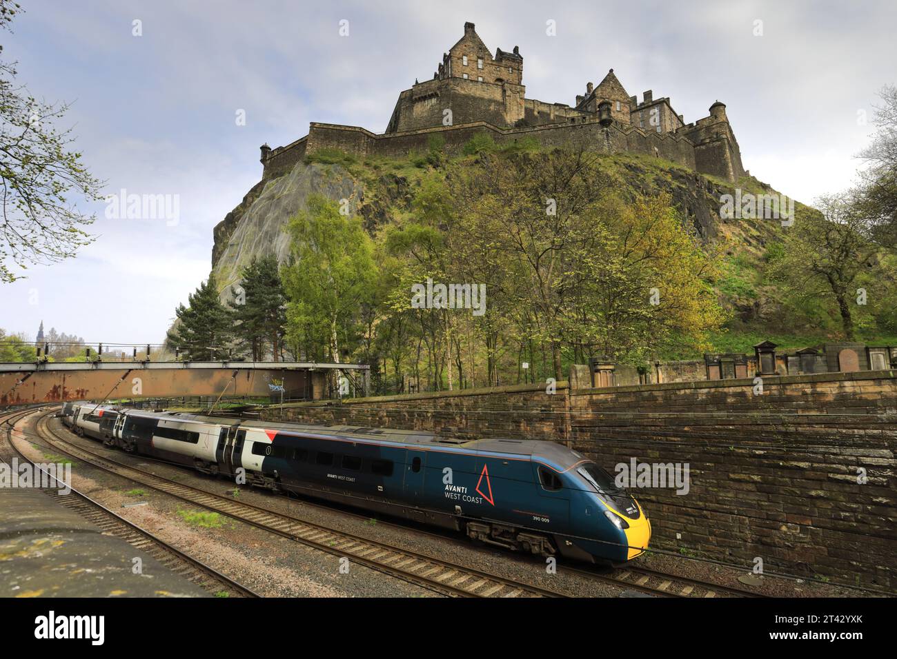 Avanti west coast train hi-res stock photography and images - Alamy