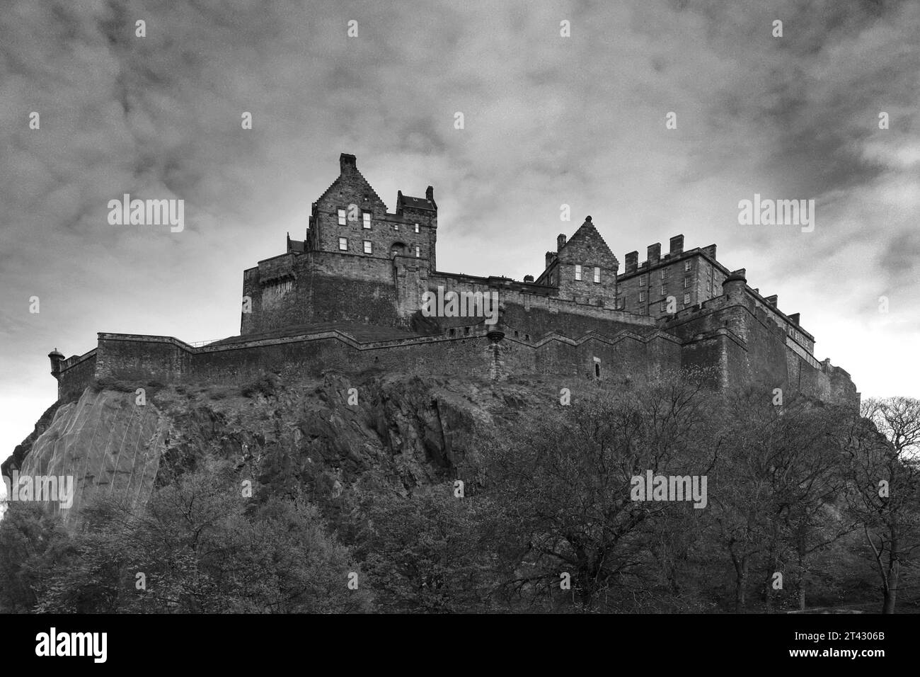 Spring view over Edinburgh castle from Princes Street Gardens ...