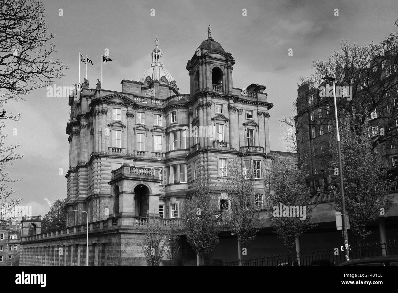 Royal bank of scotland edinburgh Black and White Stock Photos & Images ...