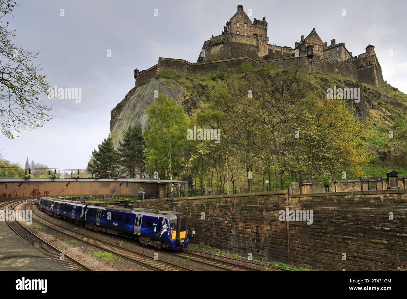 Scotrail 385033 leaving Edinburgh Waverley station; Edinburgh City ...