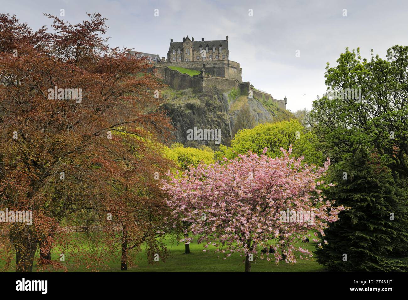 Spring view over Edinburgh castle from Princes Street Gardens ...