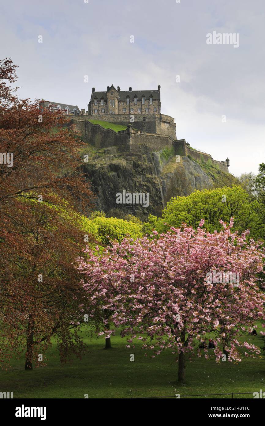 Spring view over Edinburgh castle from Princes Street Gardens ...