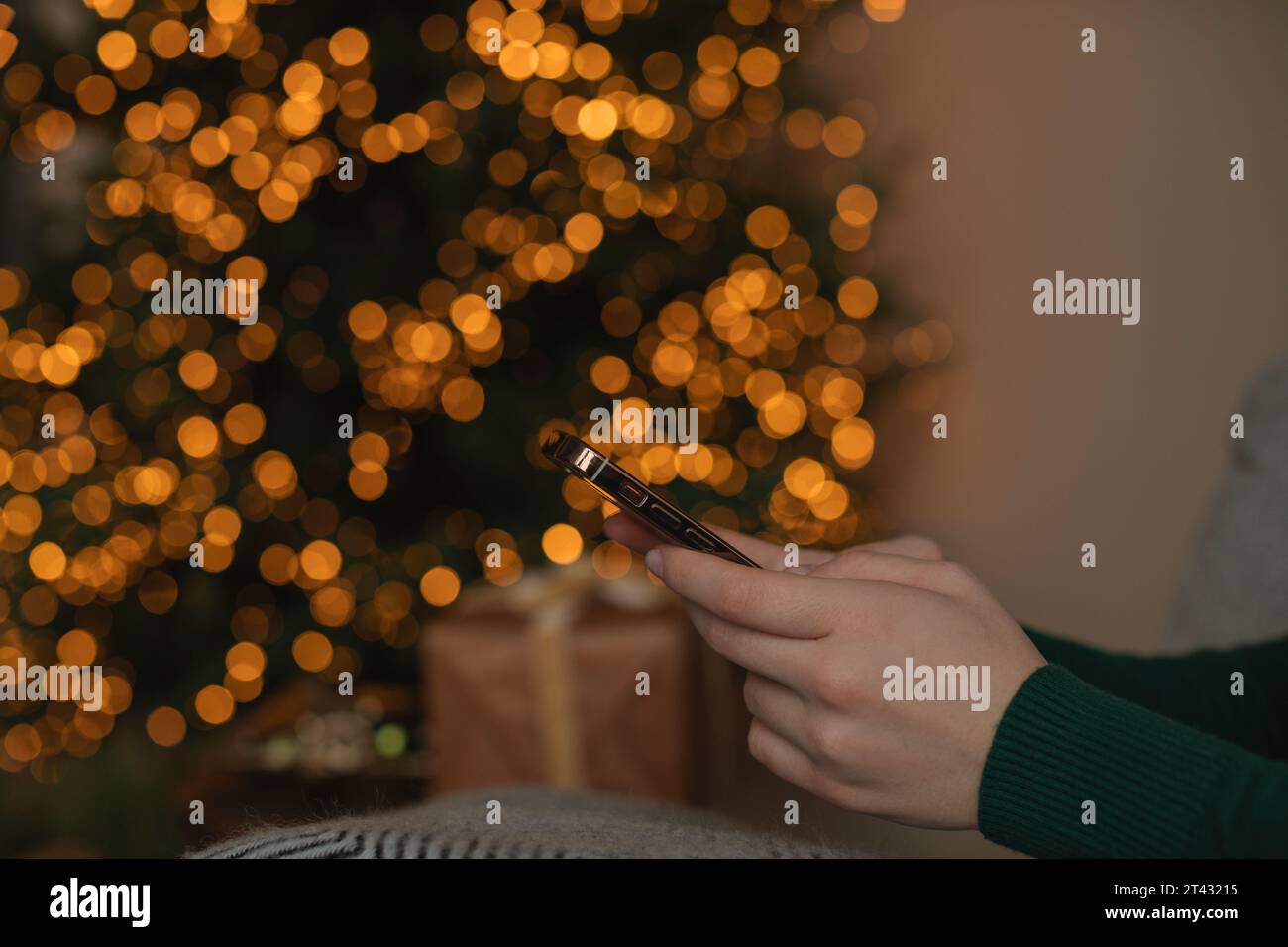 Woman texting christmas hi-res stock photography and images - Alamy