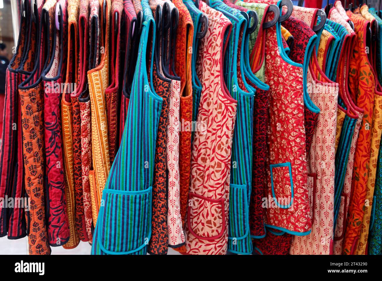 Traditional clothing for sale in Dilli Haat craft market, New Delhi ...
