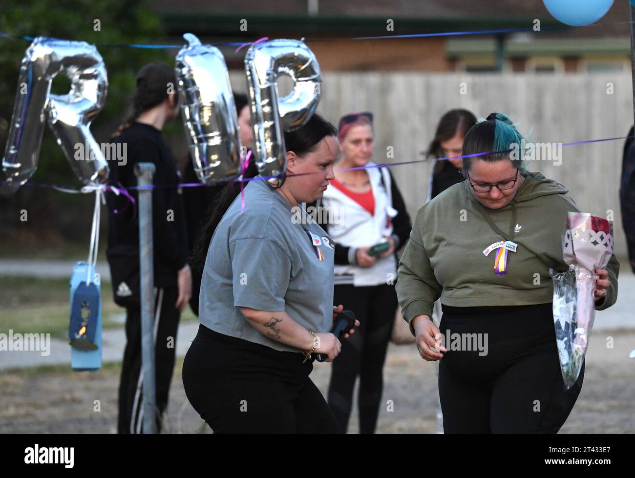 Melbourne, Australia. 05th Aug, 2023. Jasmine Beck (right) places ...