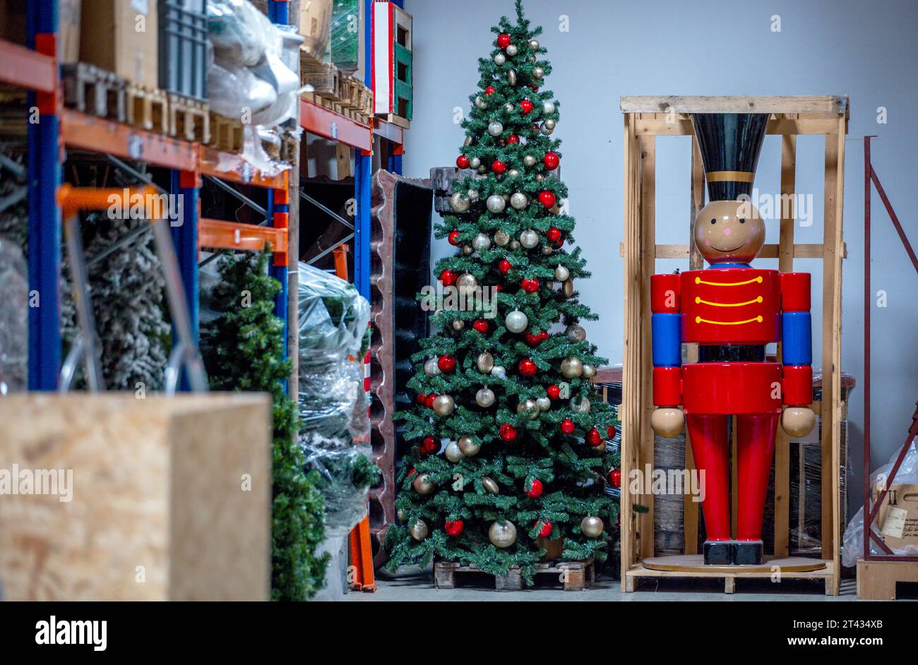 Schwerin, Germany. 12th Oct, 2023. A giant nutcracker, which is lent ...