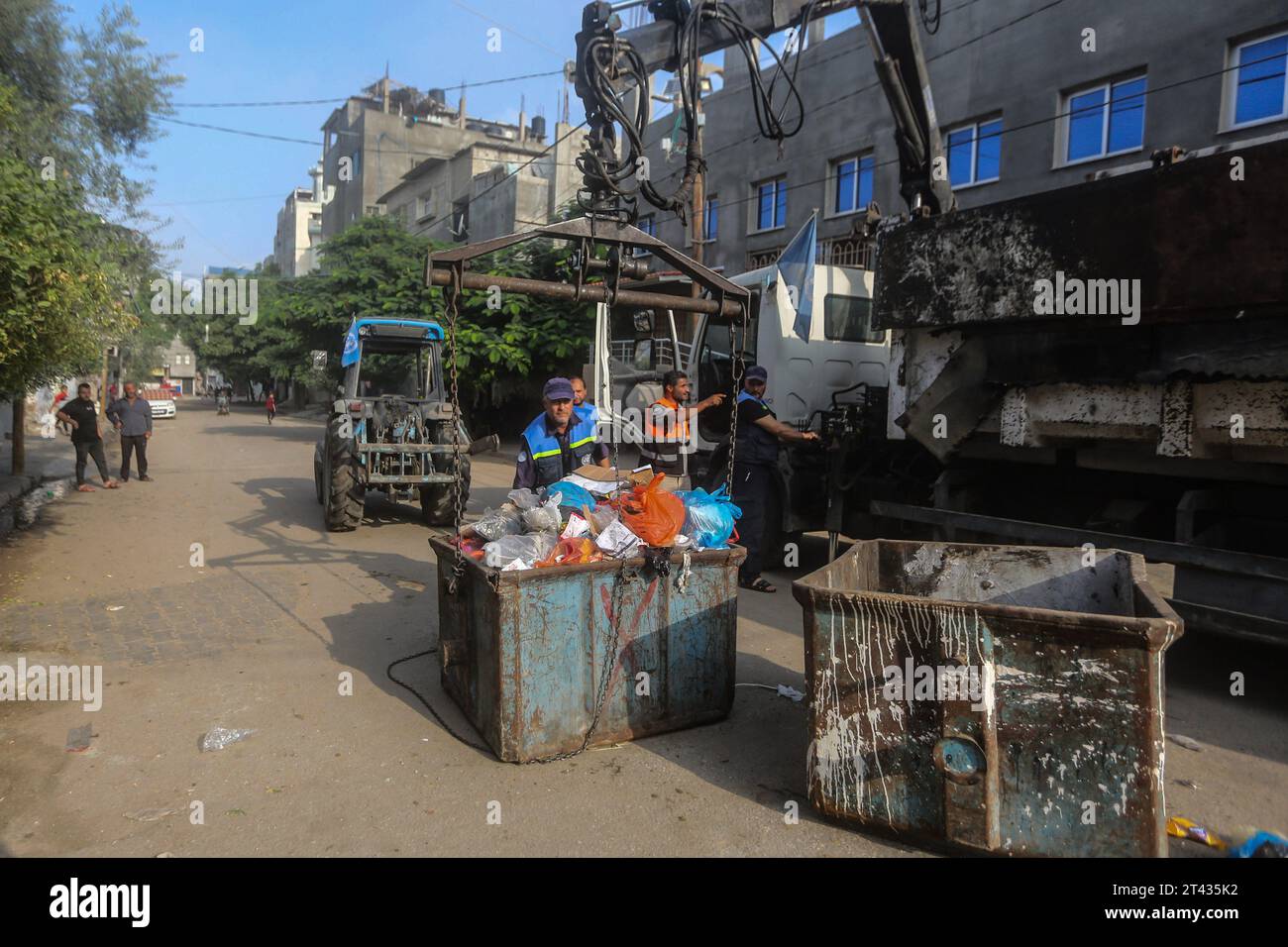 Khan Yunis, Palestinian Territories. 28th Oct, 2023. Workers from the ...