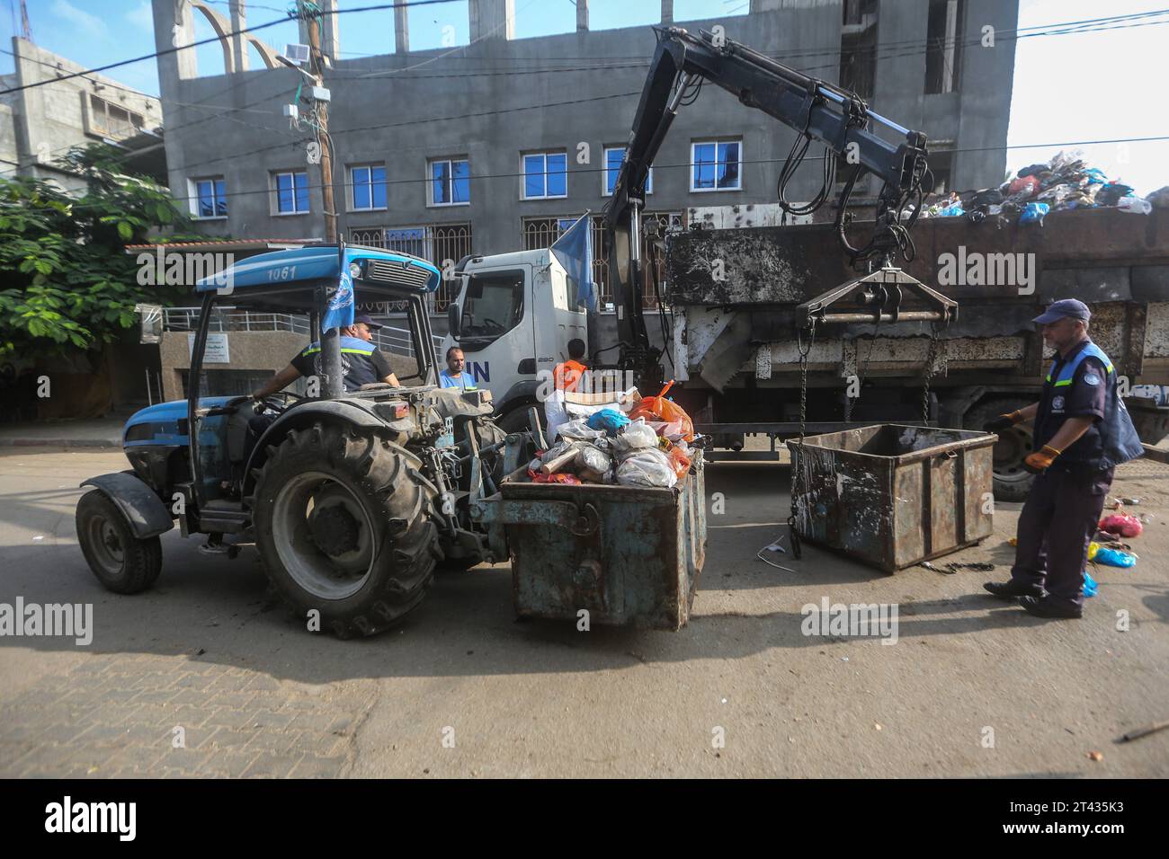 Khan Yunis, Palestinian Territories. 28th Oct, 2023. Workers from the ...