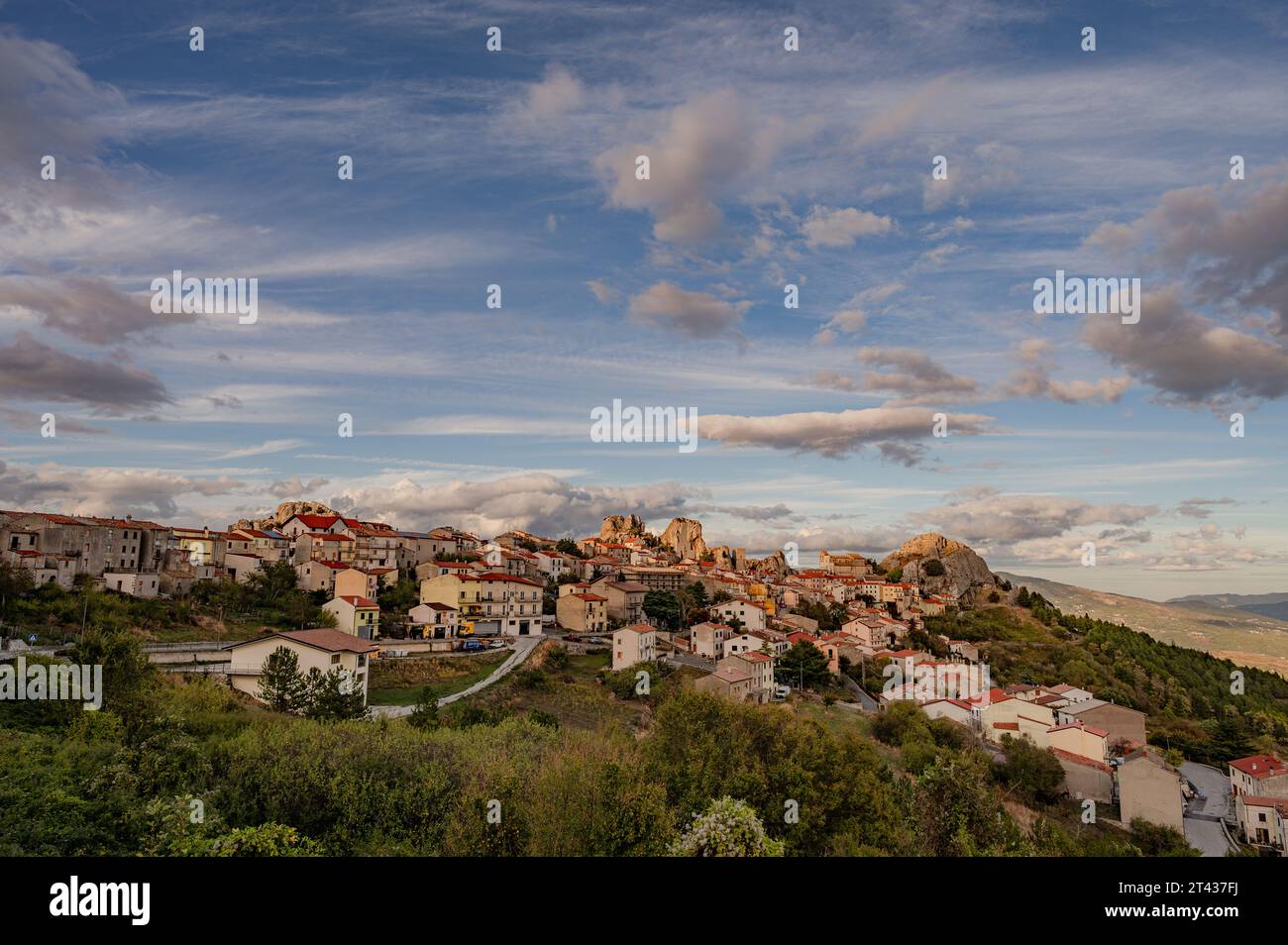 It is an Italian town of 732 inhabitants in the province of Isernia in ...
