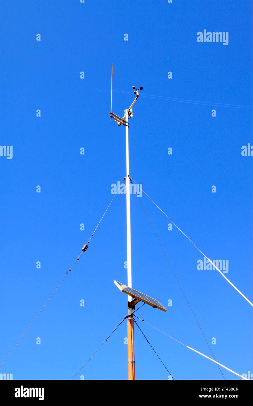 Signal emission hi-res stock photography and images - Alamy