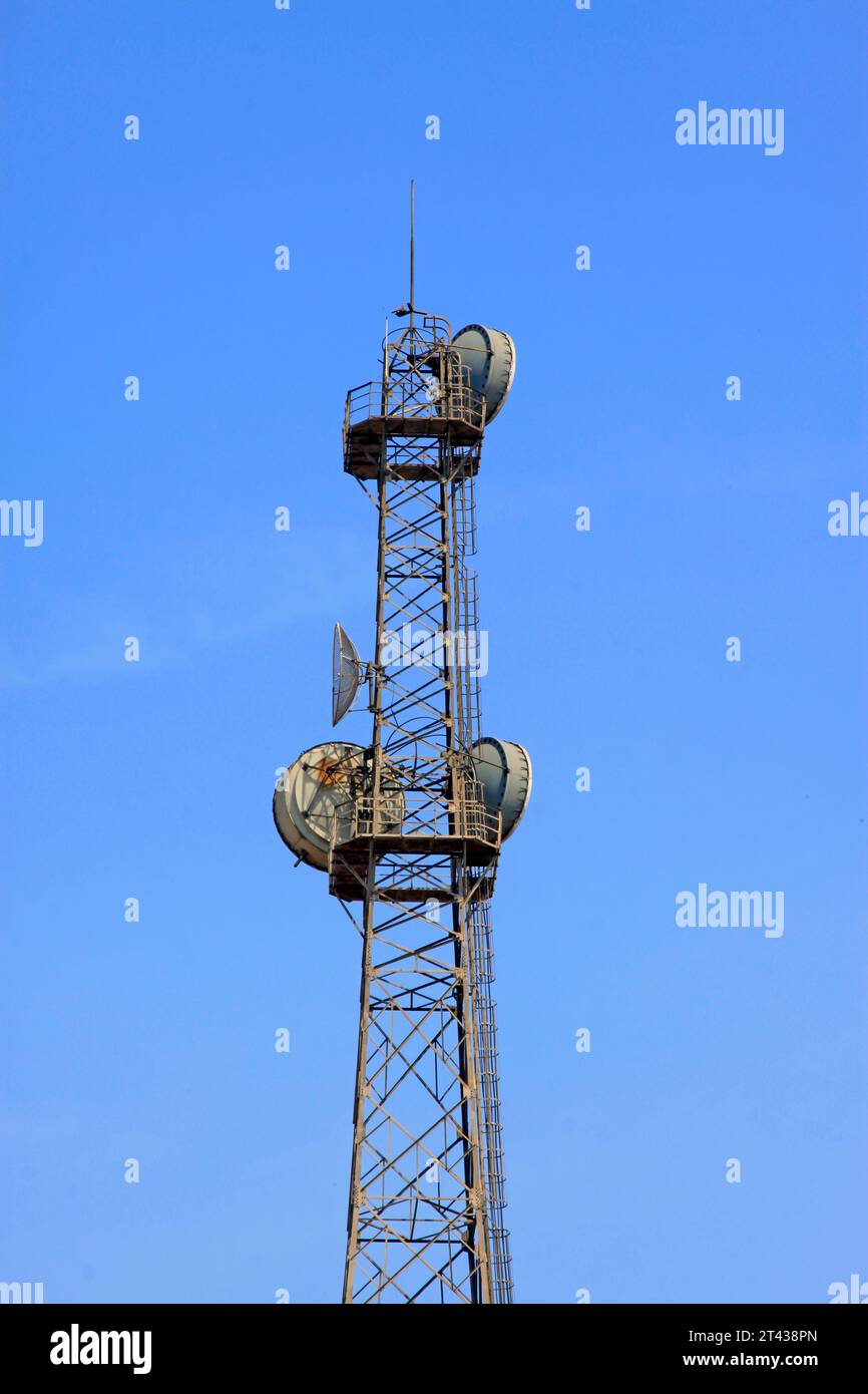 microwave transmission base station in the blue sky Stock Photo - Alamy