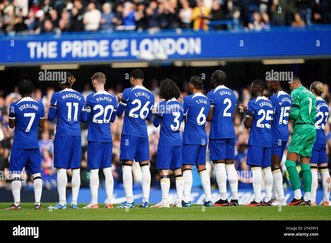 Chelsea players observe a moments applause in memory of Sir Bobby ...