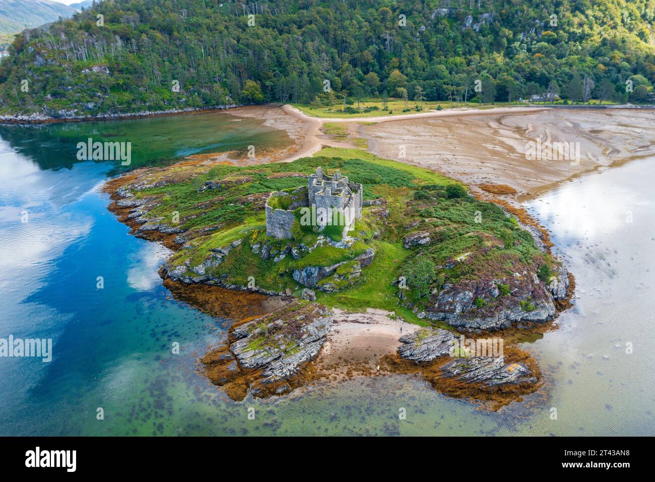 Quintessential island castle hi-res stock photography and images - Alamy