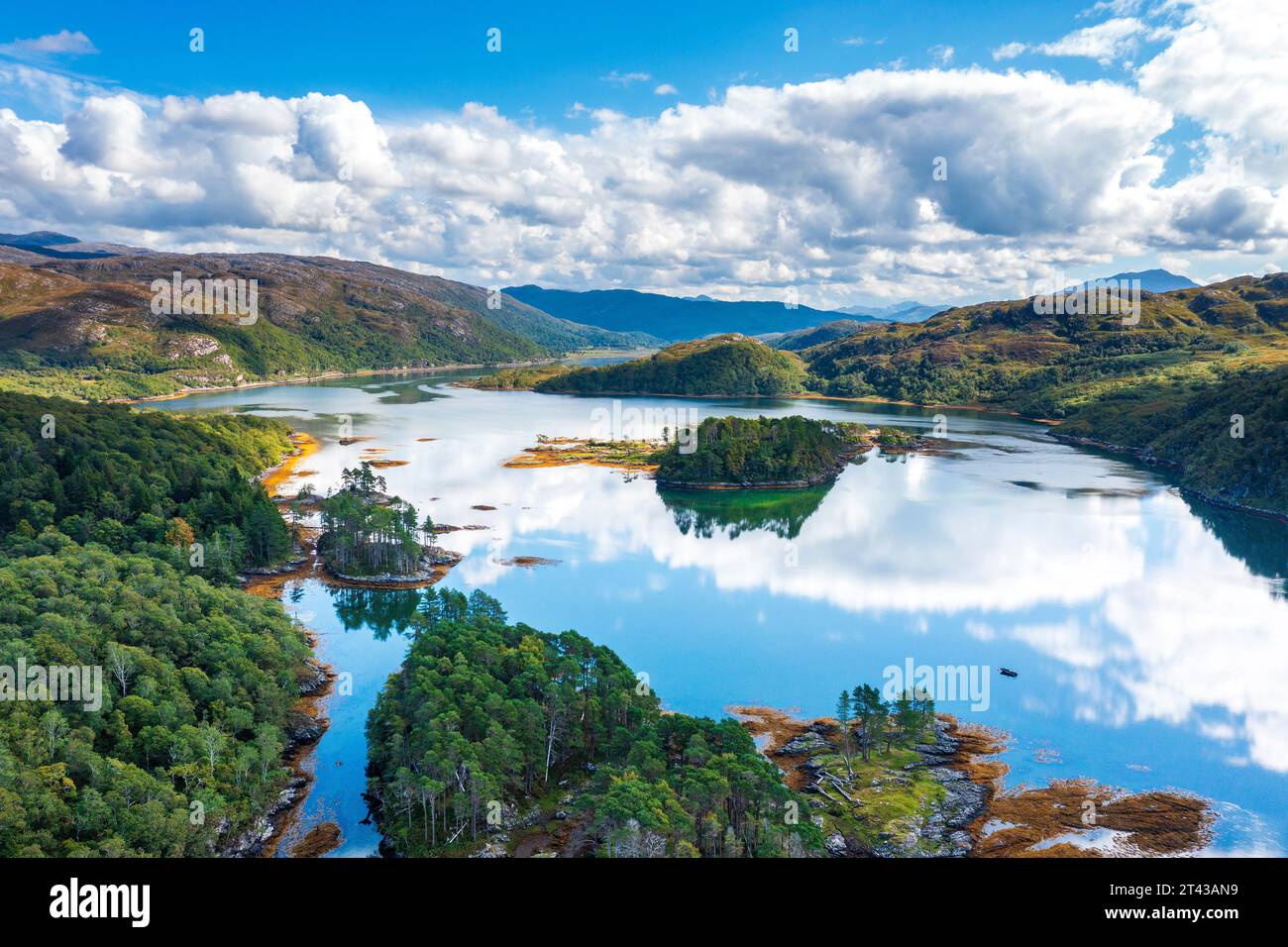 Quintessential island castle hi-res stock photography and images - Alamy
